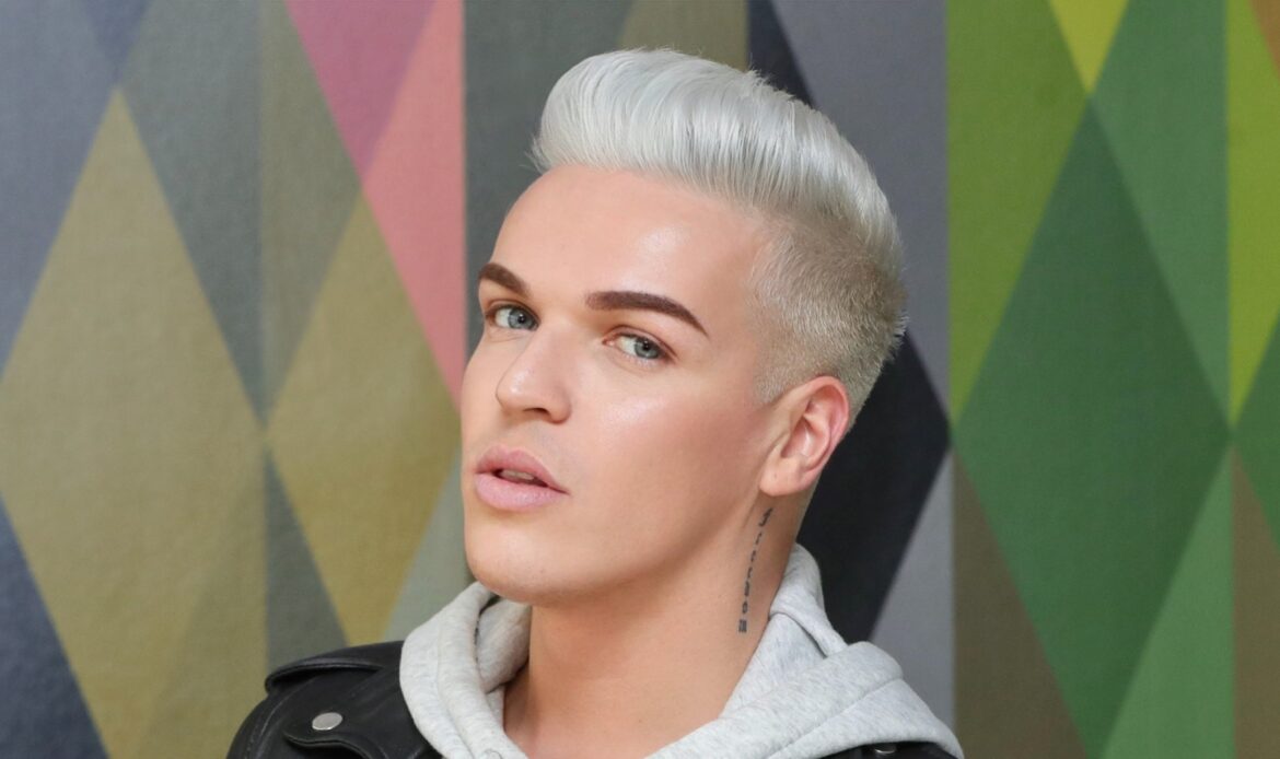 Még mindig rejtőzködik a világ elől VV Greg, a magyar Ken baba ...